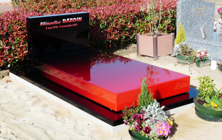 Disrupting Death: These Customized Tombstones Let You Take Your ...